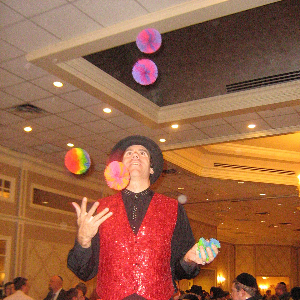 juggler - Amazing Amusements